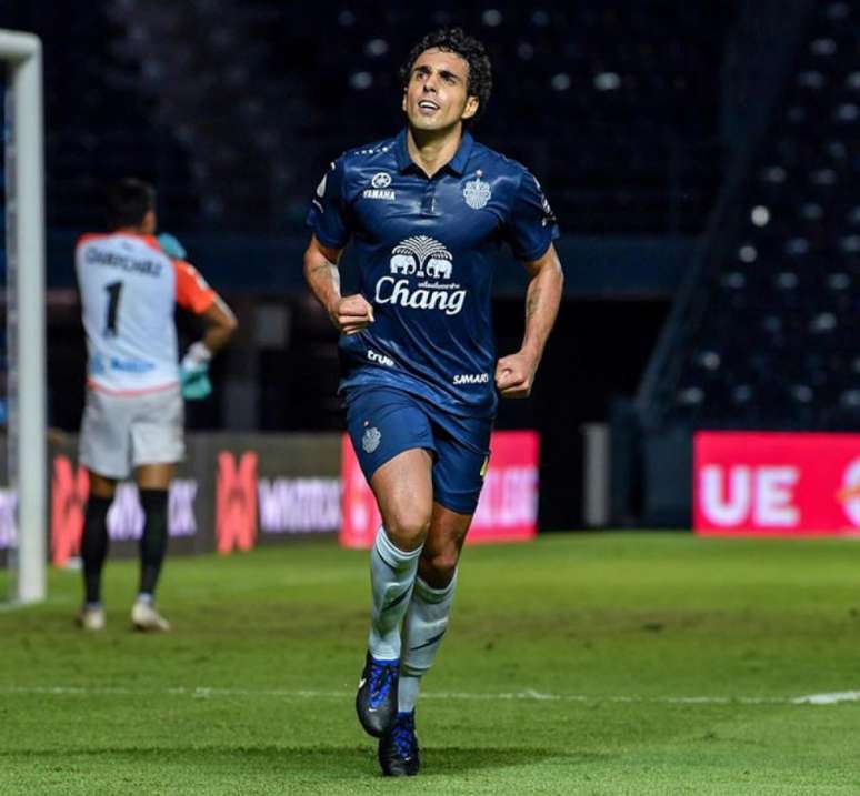 Em alta, atacante Diogo chega aos 100 gols no Campeonato Tailandês