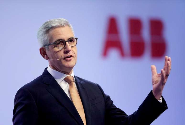 ABB cede a acionista e vende fatia na unidade Power Grids