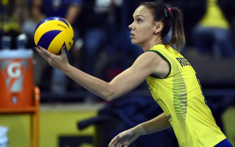 Osasco anuncia contratação da levantadora Roberta