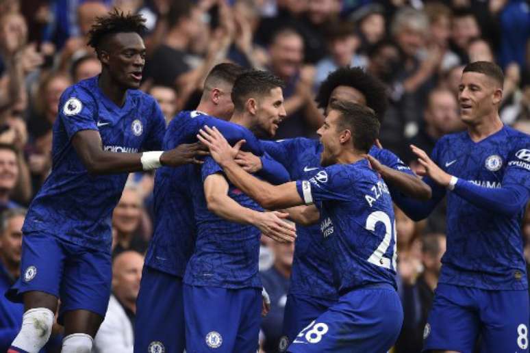 Brasileiros marcam, Chelsea joga bem e vence Brighton