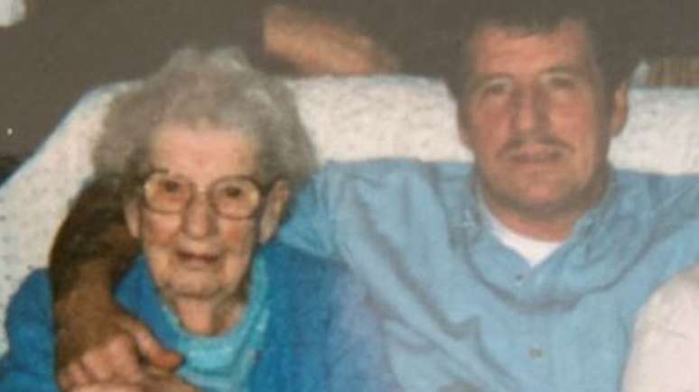 'Descobri que minha irmã era, na verdade, minha mãe'