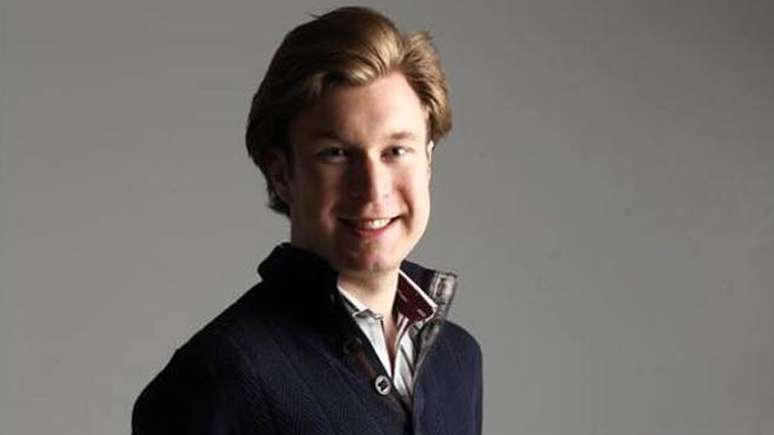 Por que advogados querem exumar corpo de fundador de bolsa de ...