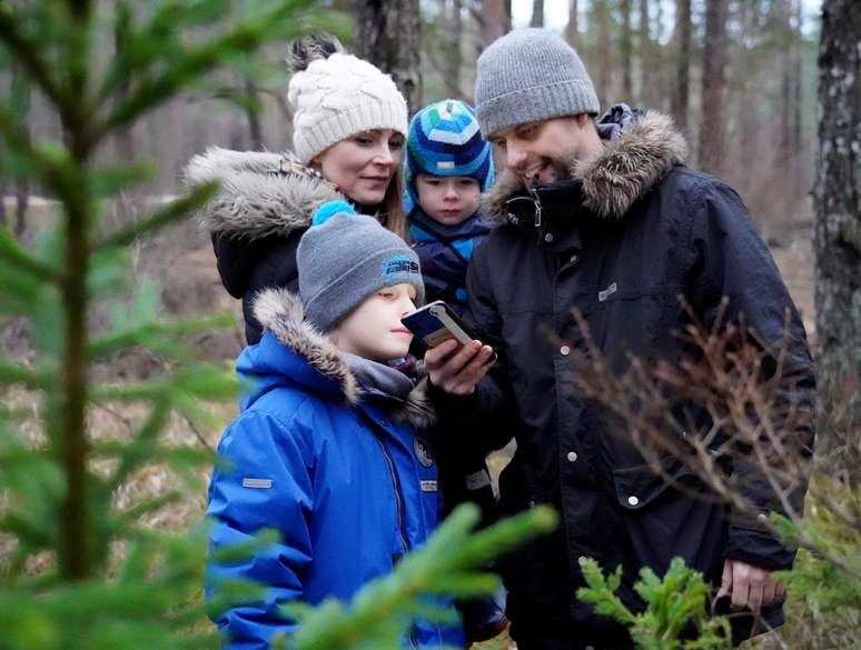 Aplicativos de árvore de Natal atualizam tradição na Estônia