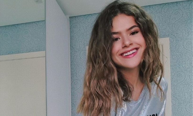 Em casa: Maisa mostra looks estilosos com camiseta