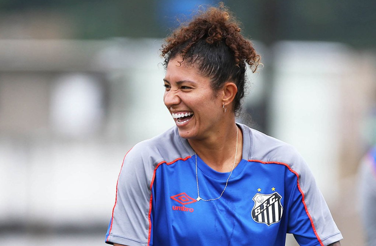 Cristiane completa 35 anos e recebe homenagens nas redes sociais