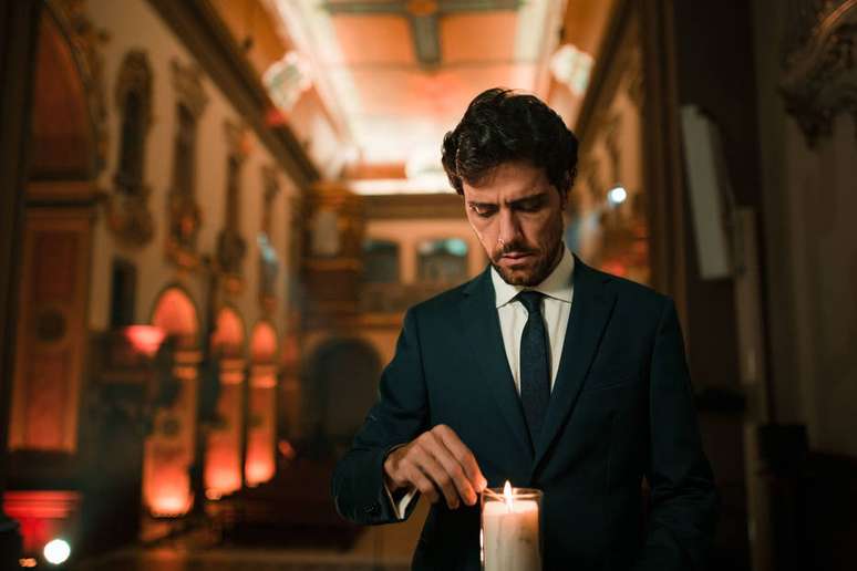 Thiago Arancam, de 'O Fantasma da Ópera', canta em musical da TV Aparecida