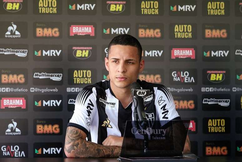 Guilherme Arana avalia trabalho de Sampaoli e lembra de rivalidade com Keno
