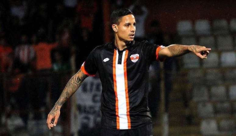 Roni comemora o primeiro gol no Adanaspor após a volta do futebol