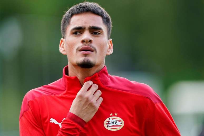 Luis Felipe mostra empolgação no retorno dos treinos do PSV sub-23