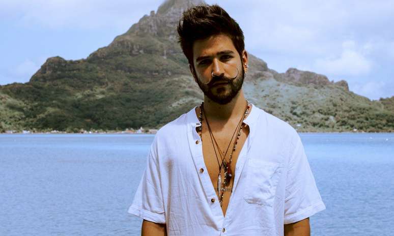 Colombiano Camilo lança versão acústica de "Favorito"