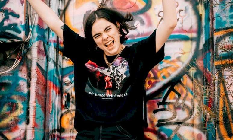 Benee lança o novo single "Snail" acompanhado de lyric video