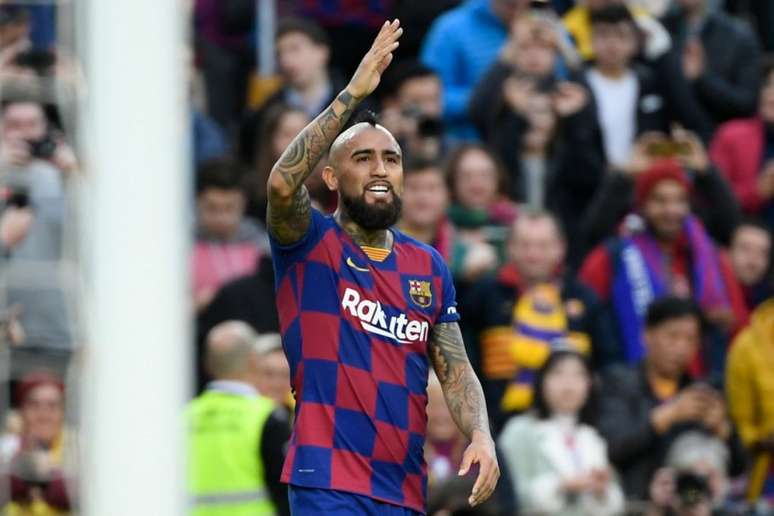 Vidal se despede de companheiros no Barcelona e saída está perto de ser ...