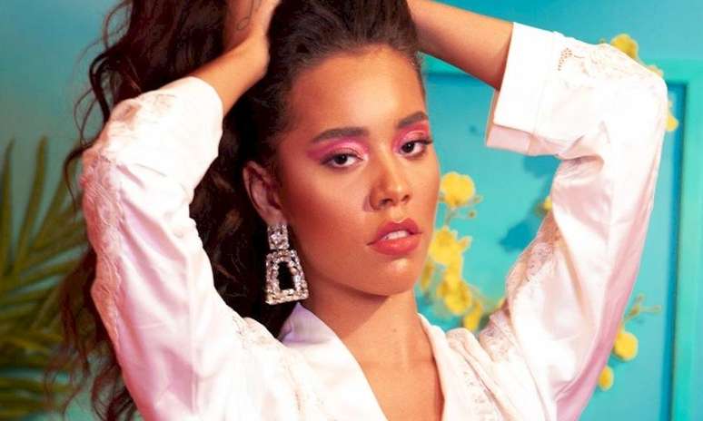 Ana K lança o clipe e EP de "Tudo Pra Mim"