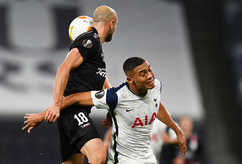 Carlos Vinicius pode ser mais do que reserva de Kane, diz Mourinho