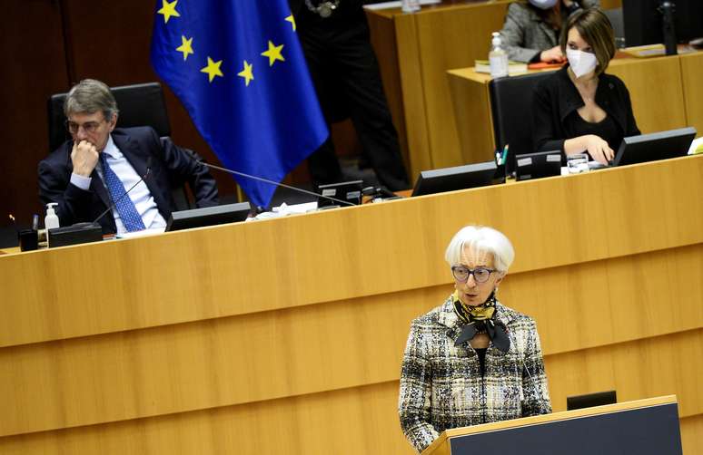 Lagarde, do BCE, pede aos governos e à UE que gastem