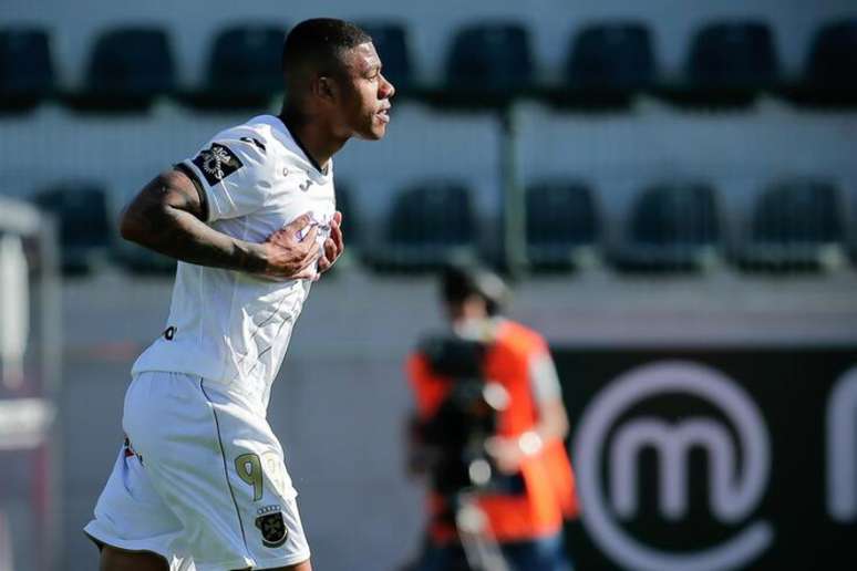 Douglas Tanque brilha, e Paços de Ferreira vence no Português