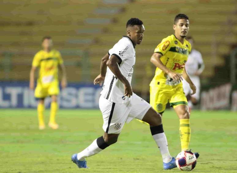 Para Mancini, Jô foi fundamental em vitória do Corinthians, mas está ...