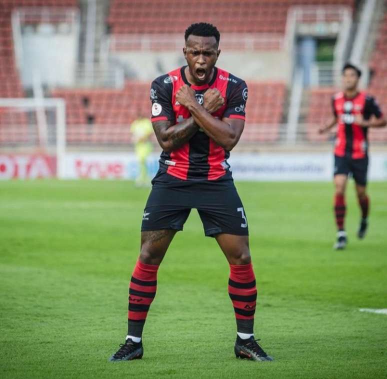 Herói nas quartas de final, Heberty é a esperança do Bangkok na semi da ...