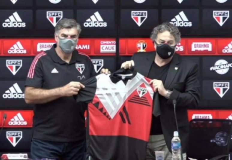 Zetti é apresentado no São Paulo: 'A ideia é formar goleiros no clube'