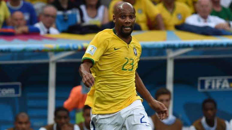 Maicon, ex-lateral da Seleção Brasileira, vai jogar em San Marino