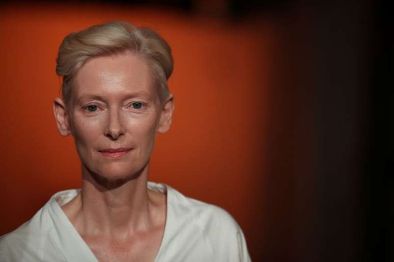 Tilda Swinton dá vida a figurinos de Pasolini em apresentação em Roma