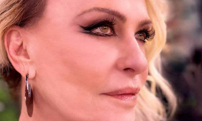 Ana Maria Braga exibe maquiagem inspirada em 'O Clone'