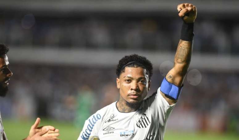 Marinho sai de campo chorando e vira problema para Carille