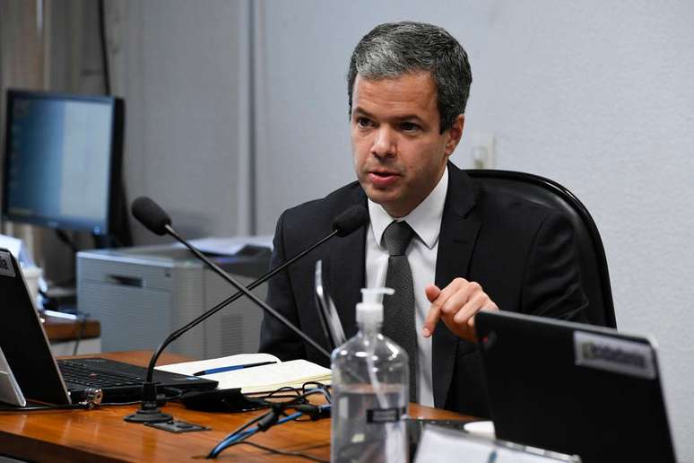 Governo quer acelerar expansão de aeroportos em parcerias com a ...