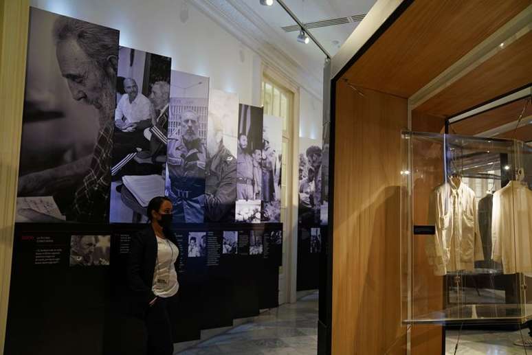 Botas, binóculos e jipe de Fidel Castro são exibidos em novo museu cubano
