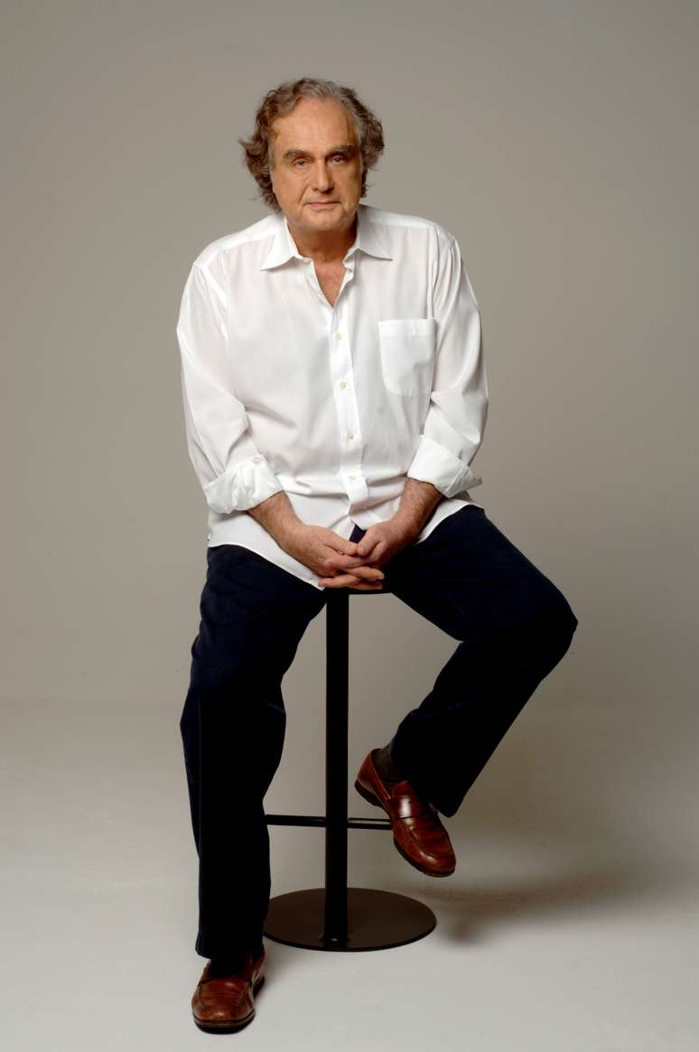 Arnaldo Jabor apresenta melhora após AVC