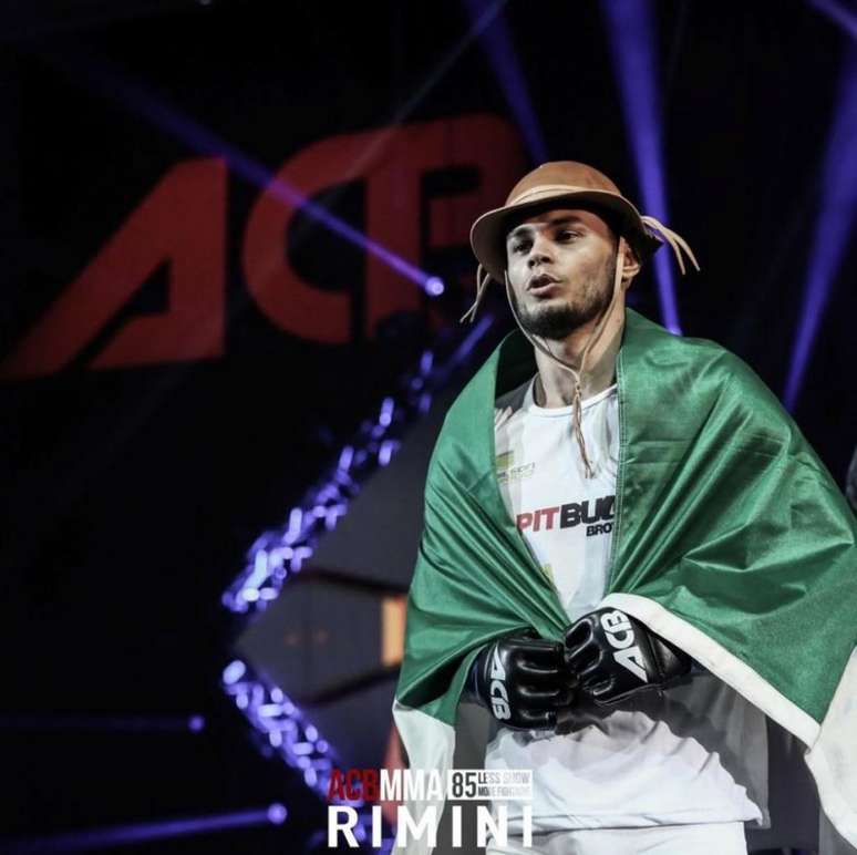 Após treinos com Deiveson Figueiredo e Zhang Weili, Felipe Bunes chega ...