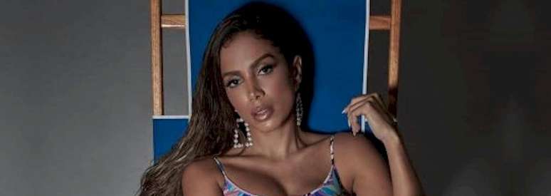 Anitta revela affair com jogador de futebol americano