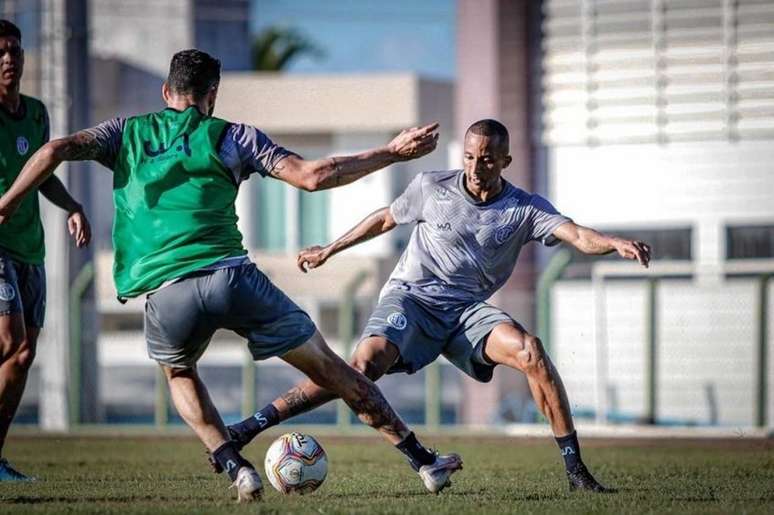 Willians Santana comenta sobre recuperação no Confiança após cirurgia ...