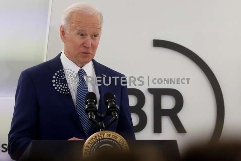 Biden Diz Que Putin Está Avaliando Uso De Armas Químicas Na Ucrânia