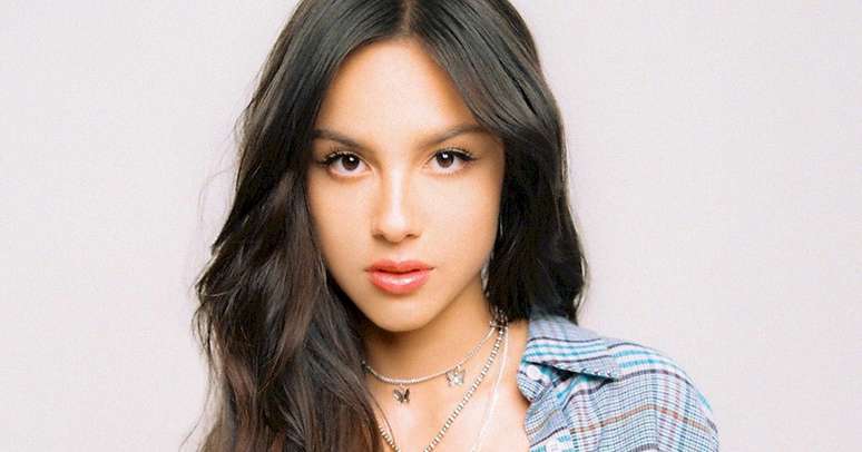 Olivia Rodrigo fala sobre prêmio de mulher do ano e comparações