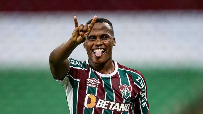 Adaptado ao Fluminense, Arias volta a ser decisivo em clássicos e ...