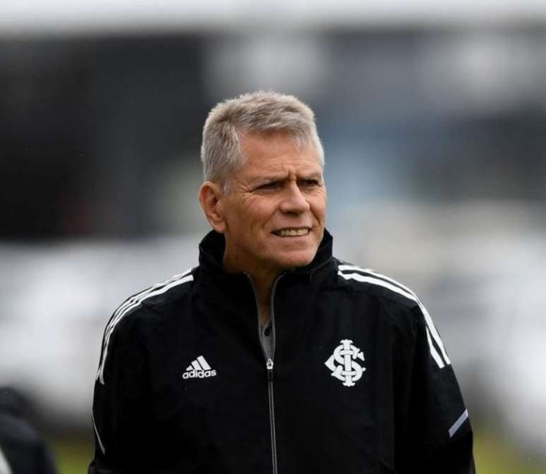 Contratado, Paulo Autuori acompanha os treinos no Internacional