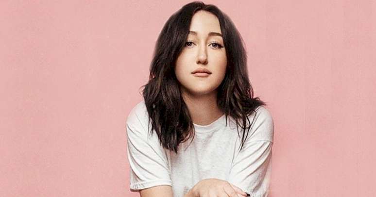 Noah, irmã de Miley Cyrus, anuncia seu álbum de estreia "The Hardest Part"