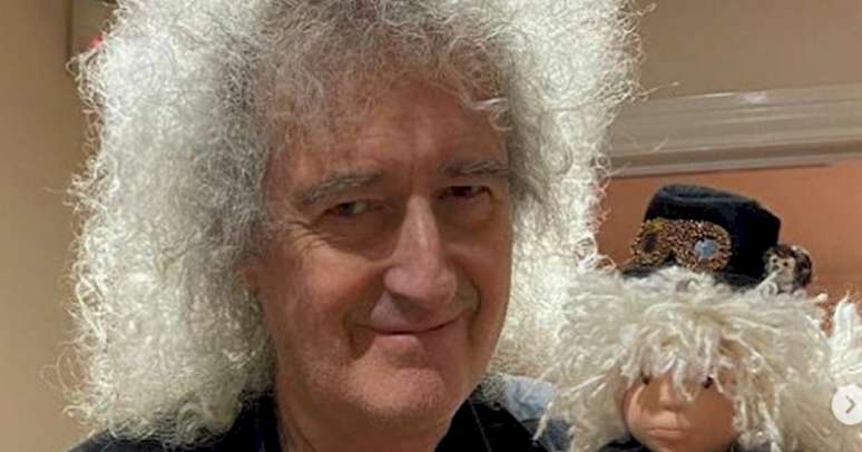 Brian May homenageia Buddy Holly na versão de "Maybe Baby"