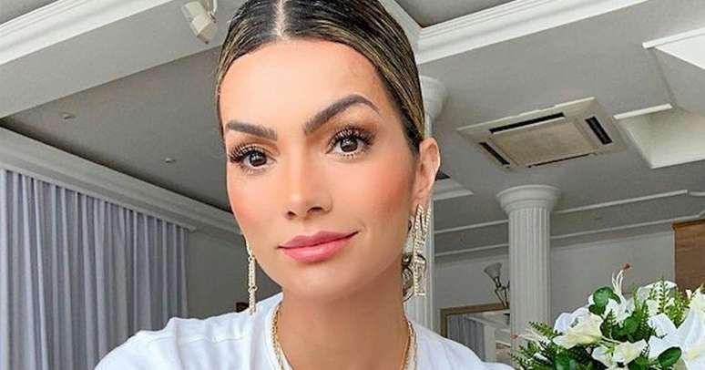 Kelly Key compartilha foto sensual no espelho e impressiona fãs