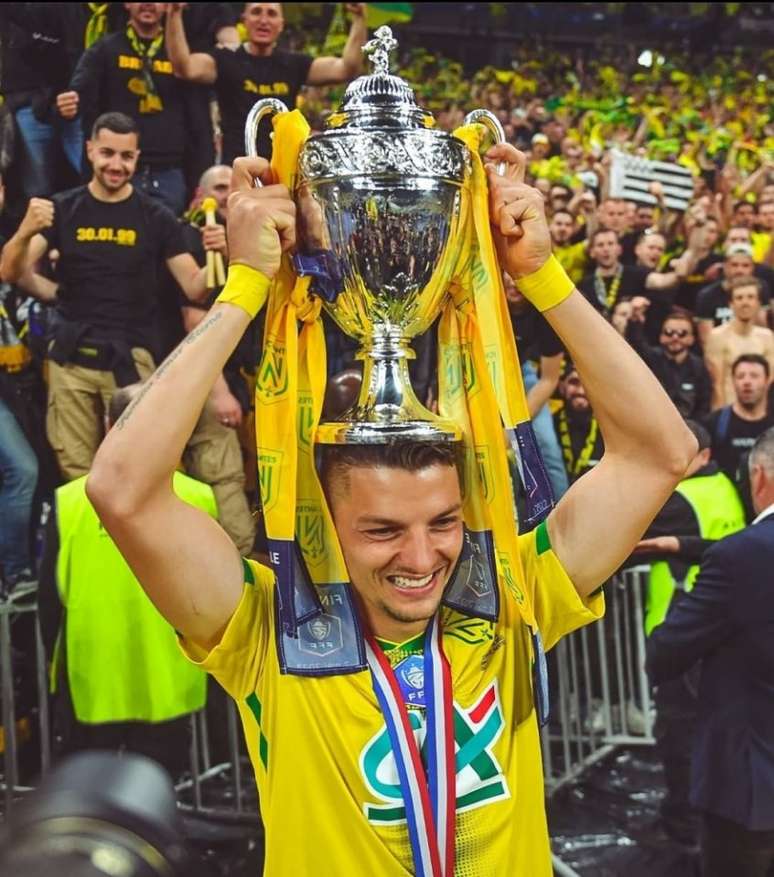 Andrei Girotto comemora seu primeiro título pelo Nantes: 'Espero que ...