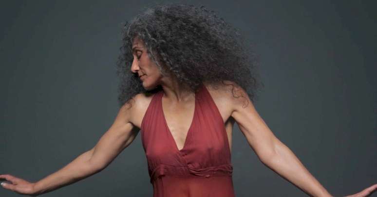 Prestes a lançar álbum, Badi Assad divulga novo single "Fruto"