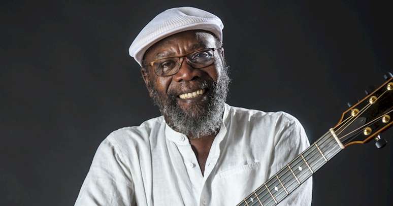 Clinton Ferron lança o álbum "Breaking News"