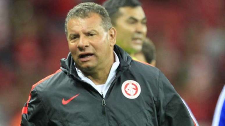 Sem trabalhar há seis anos, Celso Roth critica cultura de demissões de ...