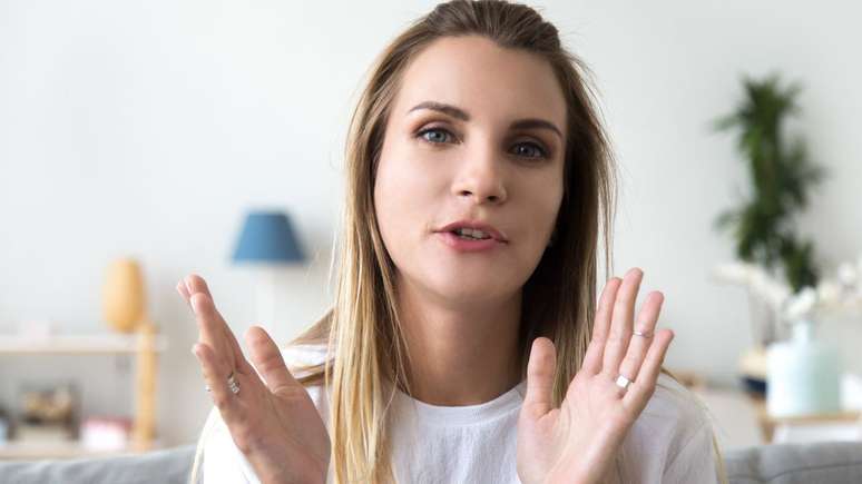 Falar sozinho é normal ou sinal de distúrbio emocional?