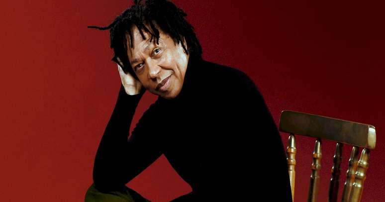 Djavan lança seu inédito álbum "D" com 12 faixas inéditas