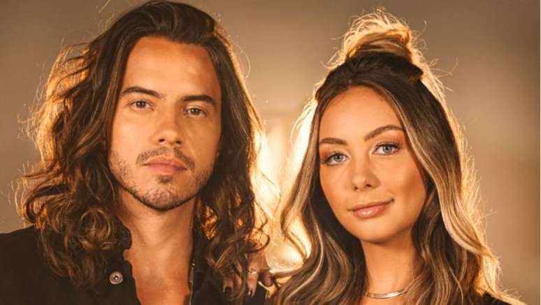 Música do duo Mar Aberto viraliza após post de Larissa Manoela