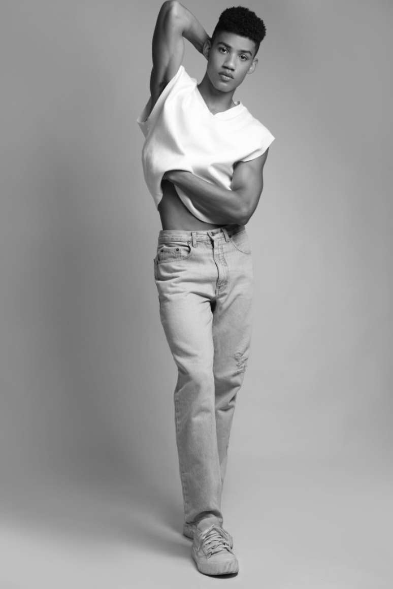 Top gay e negro refaz casa incendiada e vira sucesso fashion