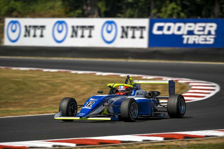 Clark vence em estreia na corrida 2 da USF2000 em Portland. Rowe e ...