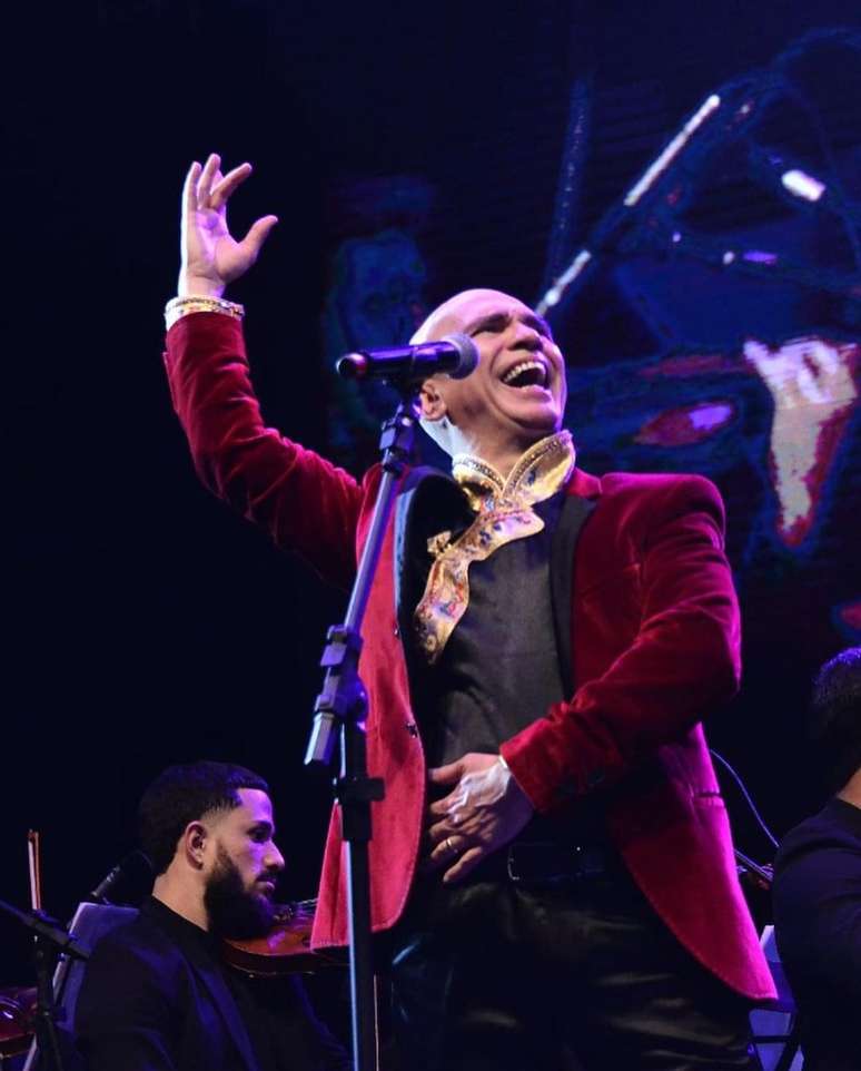 Casado com alemão, Edson Cordeiro relata vida no exterior: "Adoro ser ...